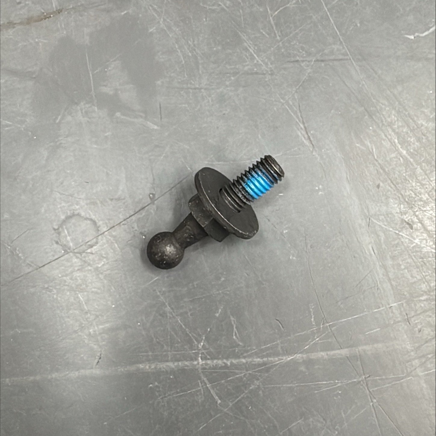 LR138284 - LR138284 - Tailgate Strut Ball Stud Pivot - Discovery Sport ...
